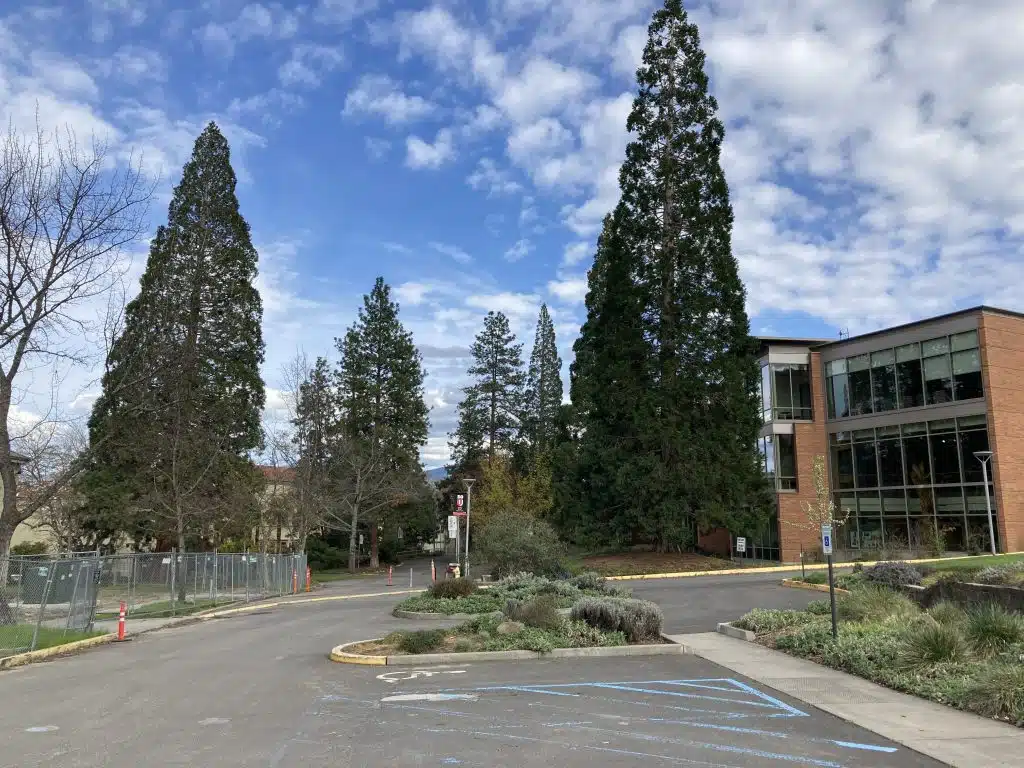 Ashland Street (part 1) – from west end to SOU library - Walk Ashland